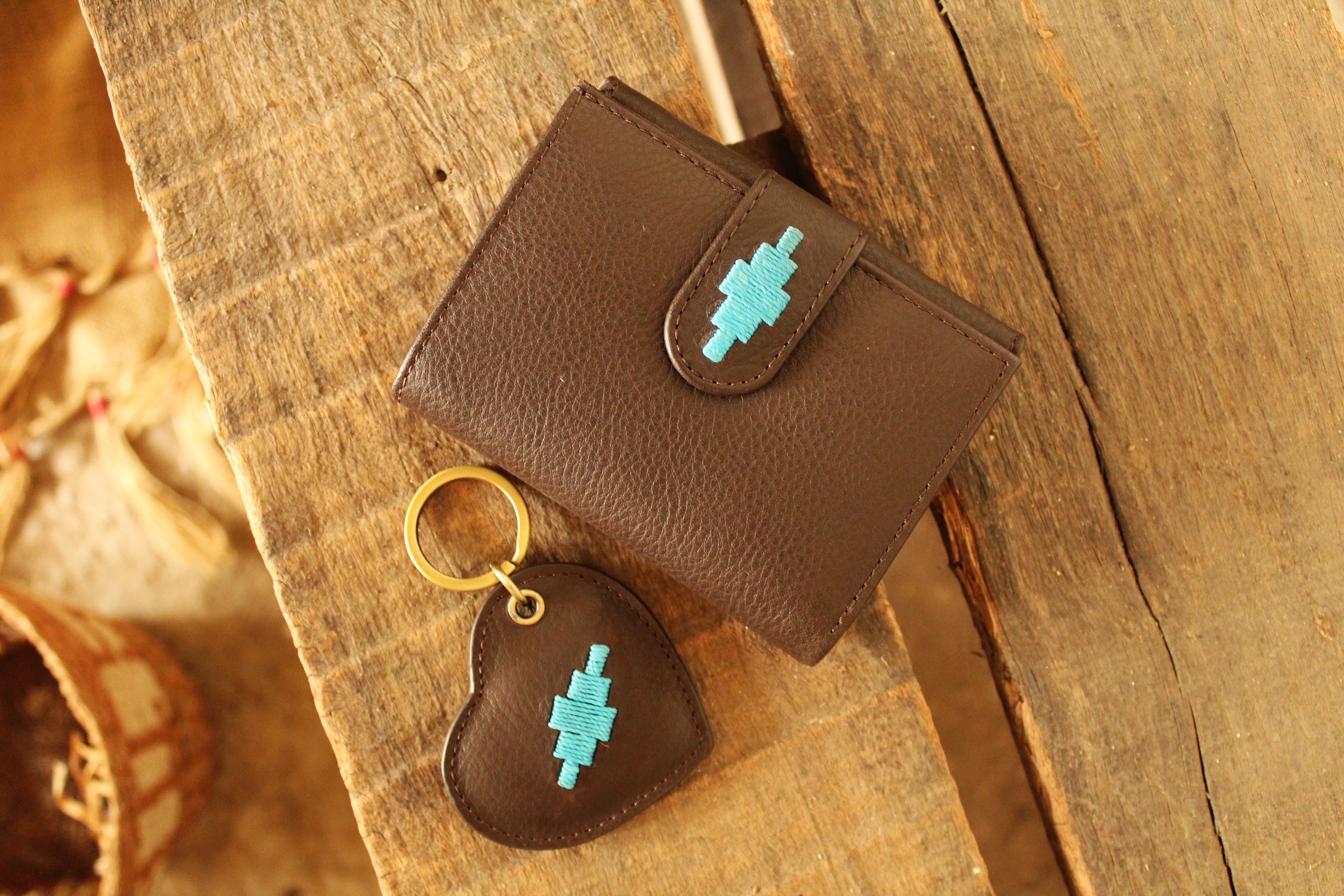 Handmade Leather Accessories: Wallets, Keyrings & Washbags – pampeano